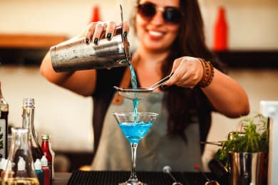 CV de bartender: guía, tips y ejemplo de CV para barman
